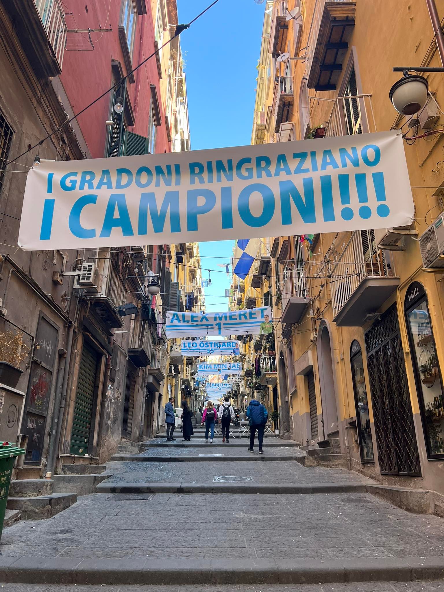 "I gradoni ringraziano i campioni". Un turista juventino: "Troppo ...