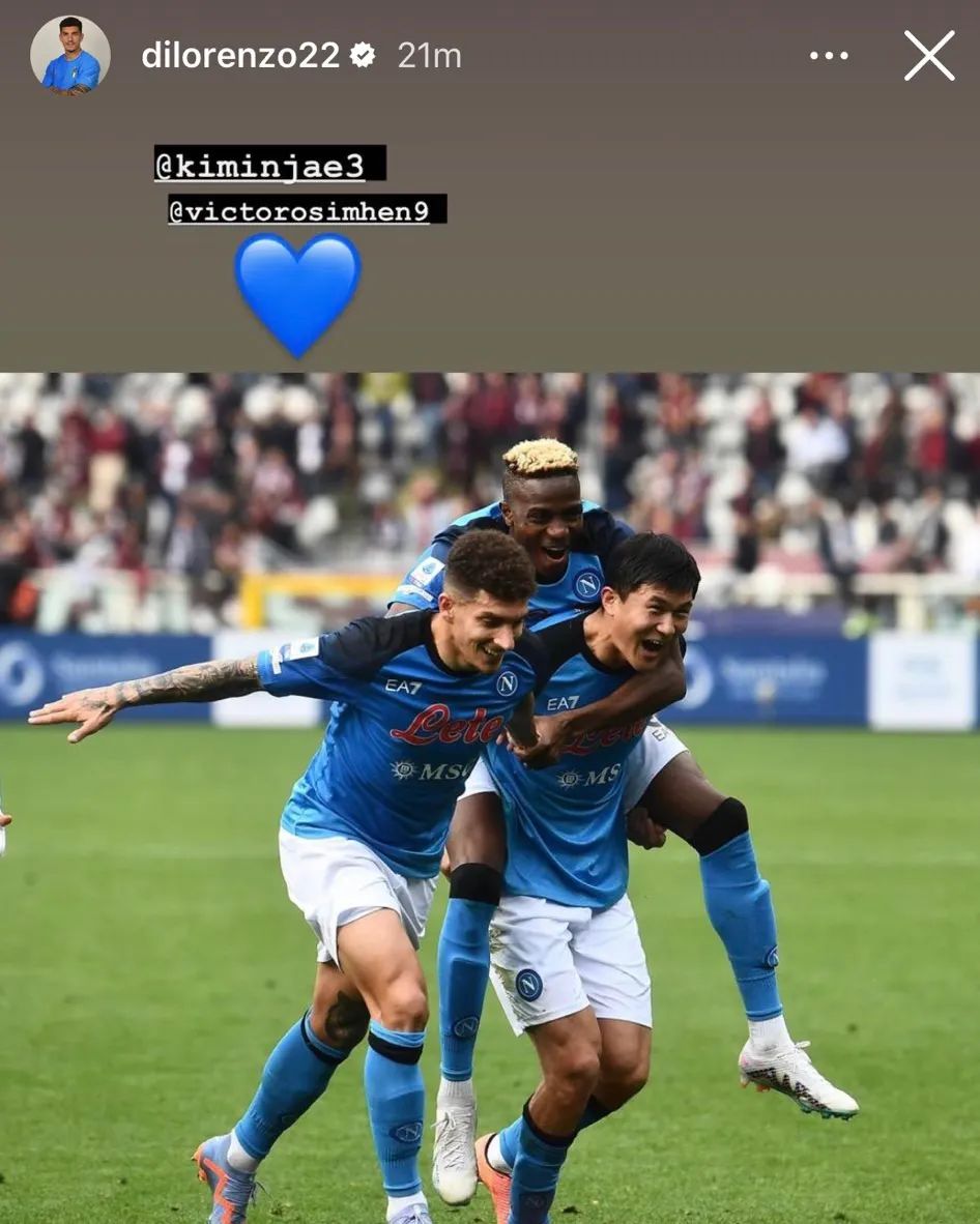 Osimhen "cavalca" Kim, Di Lorenzo pazzo di gioia: magnifica immagine da ...