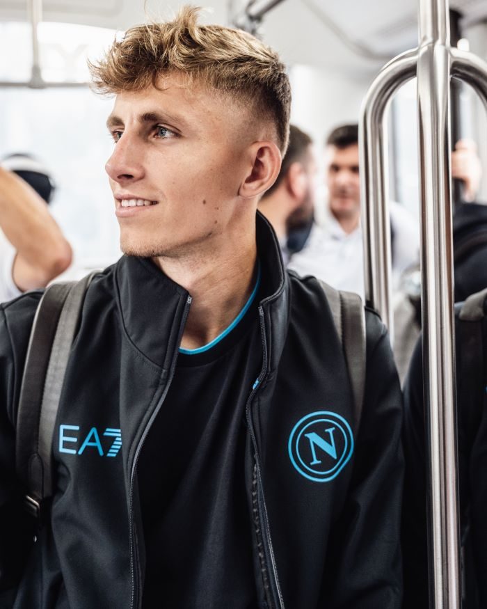 Napoli in viaggio verso Verona: boom di reazioni per Lindstrom (FOTO ...