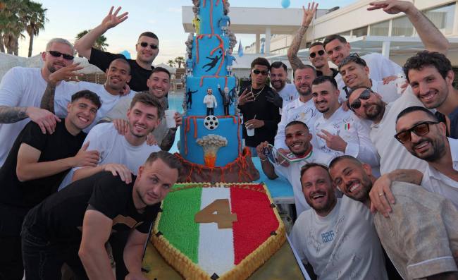 Napoli, festa Scudetto a Bacoli! La gioia degli azzurri. Lukaku non c'è - AreaNapoli.it