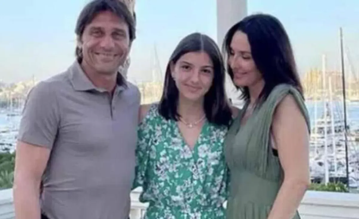 Conte comunica la scelta di lasciare Napoli, la figlia in lacrime per ...