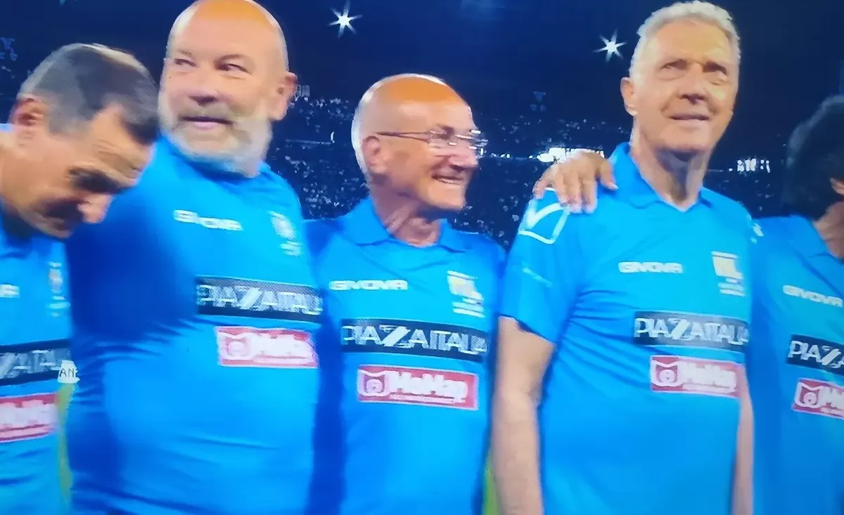 Improta in campo al Maradona, a 78 anni brilla nella Notte dei Leoni ...