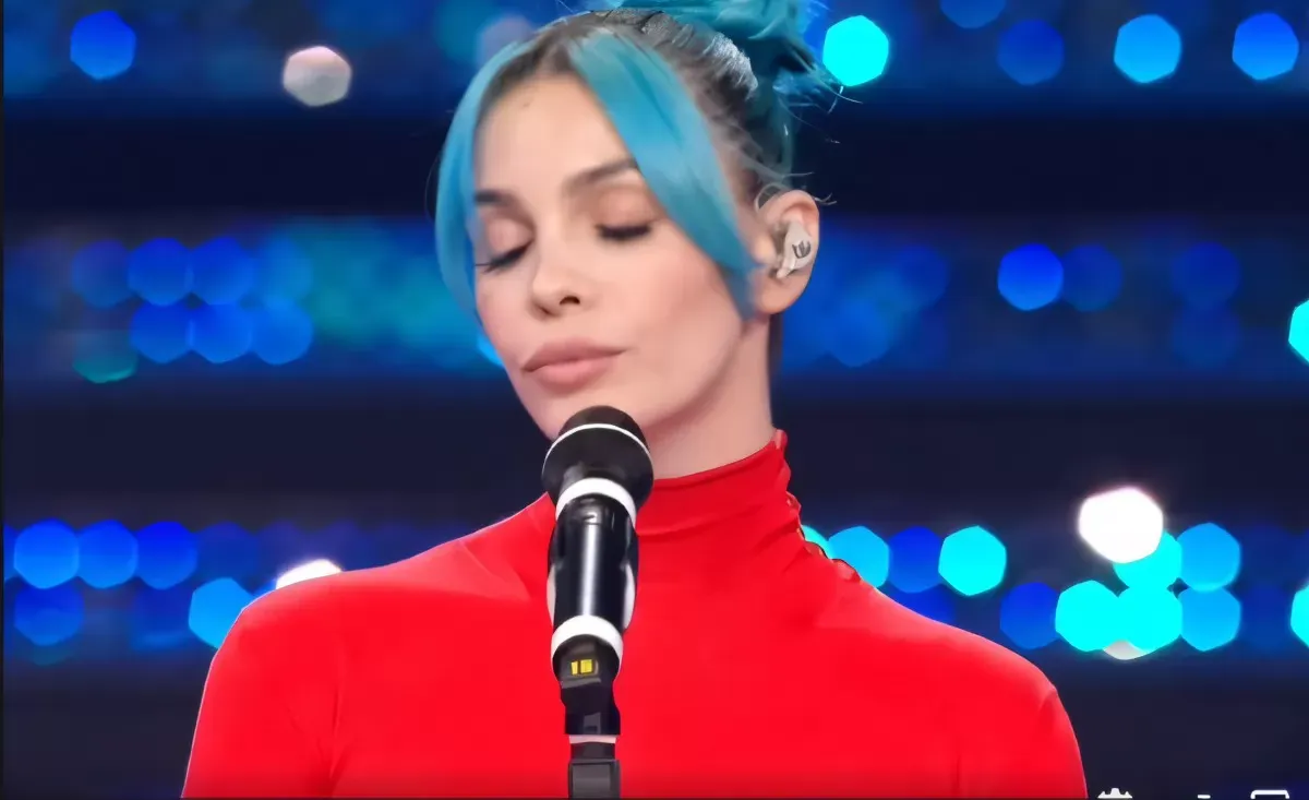 "Sì 'na preta" è virale: Rose Villain si fa stampare il complimento ...